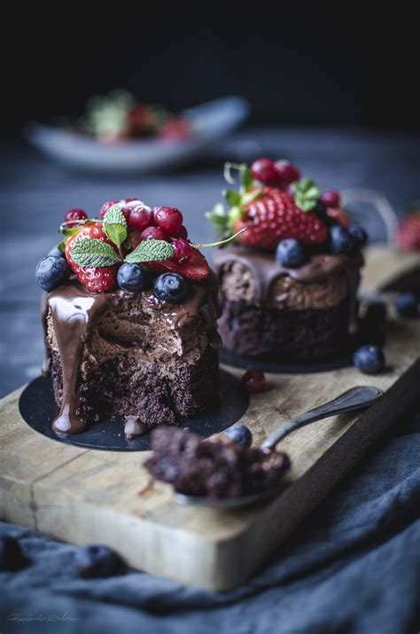 Revelando Sabores Pastel De Chocolate Y Frutos Rojos