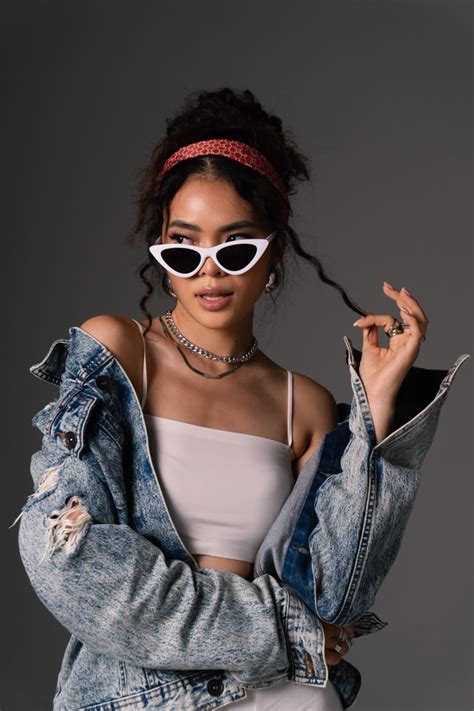 фотосессия в студии позы для девушек студийная съемка индивидуальная