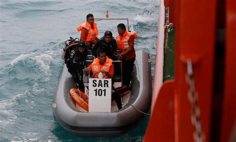 Airasia Flight Qz8501 Divers Make Another Attempt To Uncover Wreckage