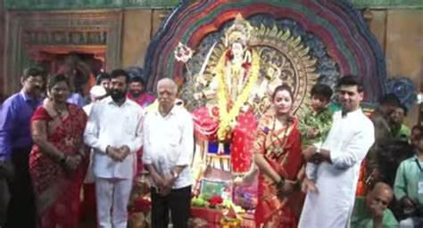 मुख्यमंत्री एकनाथ शिंदे यांनी केली टेंभीनाक्यावरील दुर्गेश्वरीची