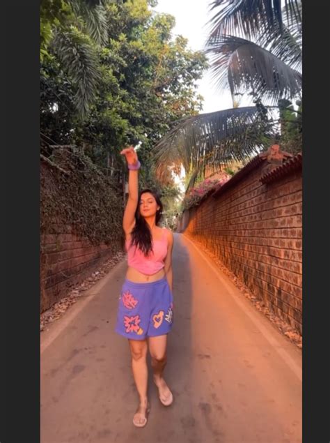 Mallika Singh Hot Navel Rmallikasinghhot