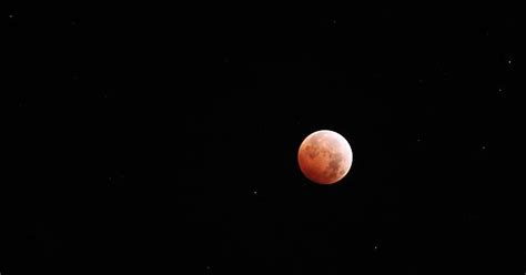 Blood Moon Eclipse Picture F56 3200 Iso 250mm Zoom Imgur