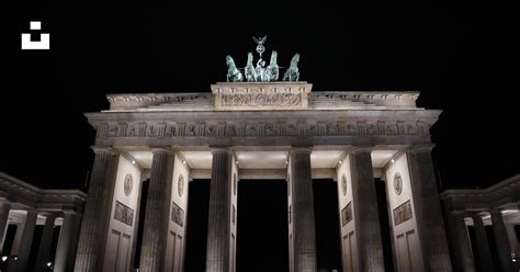 기둥과 동상이 있는 브란덴부르크 문 사진 Unsplash의 무료 건축학 이미지