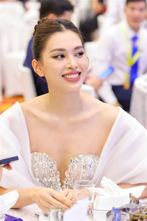 Hoa Hậu Tiểu Vy Ra Về Cùng đội An Ninh Liệu Nhan Sắc Của Cô ấy Có Bị
