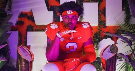 Top 100 Edge Tomarrion Parker Commits To Clemson