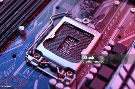 마더보드의 컴퓨터 센트럴 프로세서 소켓 및 전자 부품 Cpu Gpu 메모리 및 비디오 카드 닫기용 다양한 소켓 Cpu에 대한 스톡 사진 및 기타 이미지 Istock