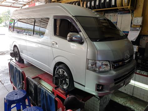 Toyota ตู้ Commuter ว่องพานิชศูนย์ล้อและยางบ้านโป่ง