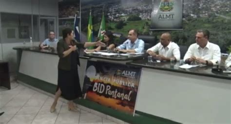 Mulher Dá Bafão Em Deputado De Mt Folhamax