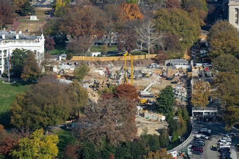 Trump Gives Filthy Reflecting Pool A Facelift Near Lincoln Memorial