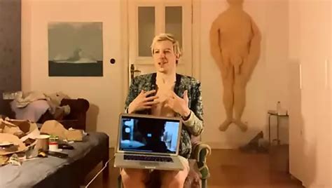 Speedo在海边摆姿势表演隆起 Xhamster