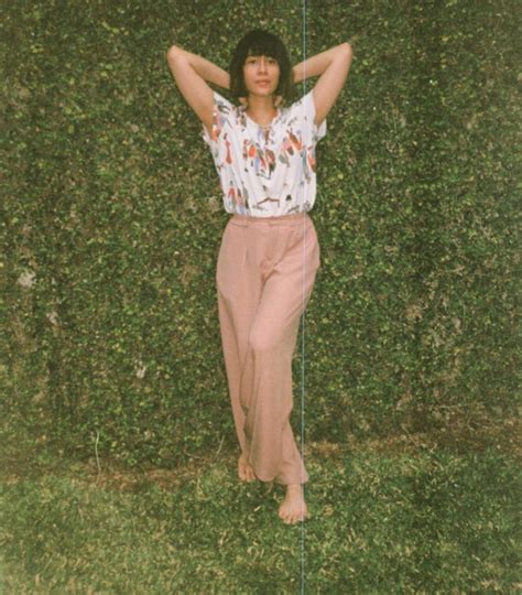 Inspirasi Ootd Inong Ayu Yang Tengah Hamil Di Usia 43 Tahun