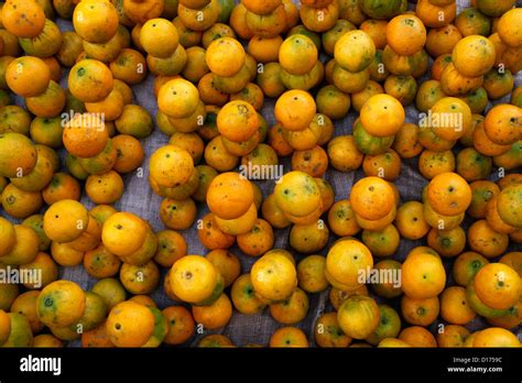 Crowded Markets In Kenya Hi Res Stock Photography And Images Alamy