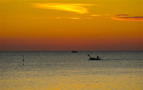 배경 화면 햇빛 일몰 바다 육지 하늘 바닷가 해돋이 고요한 저녁 아침 태양 수평선 황혼 어업 어부 그림 물감 새벽 대양 웨이브 잔광
