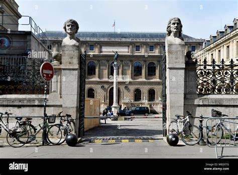 Beaux Arts Ecole Des Beaux Hi Res Stock Photography And Images Alamy