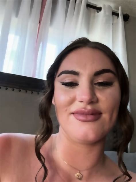 Lovely Beast Stripchat Model Live