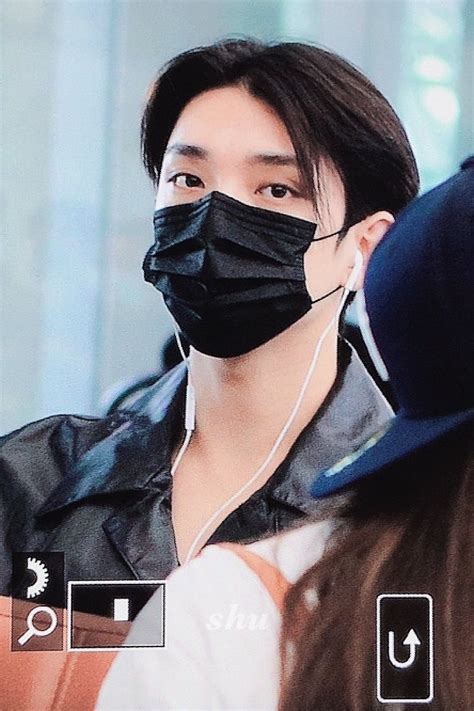 Imurbunny On Twitter 계속해서 조슈아가 유선이어폰을 써줬으면 하는 사람들의 모임 Xe6so2hveu Twitter