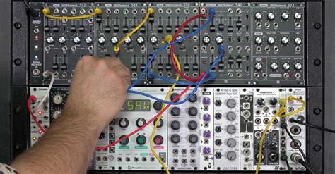 Learning Modular Online Modular Synthesis Courses