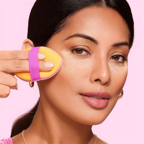 Real Techniques Miracle 2 In 1 Powder Puff Dual Sided Full Size