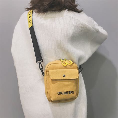 ins网红小黑帆布包包女2020冬季新款潮时尚斜挎包复古学生单肩包 阿里巴巴