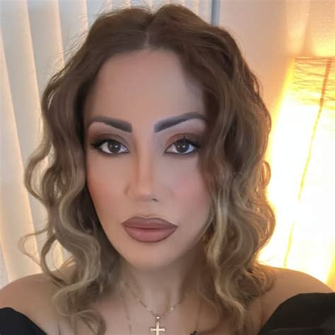 A Makeup Muaarp • Threads Say More