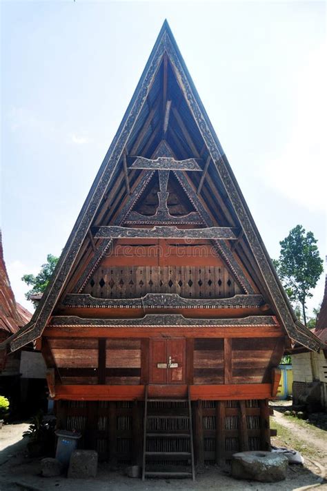 Objek Wisata Budaya Batu Kursi Raja Siallagan Of Museum Huta Bolon