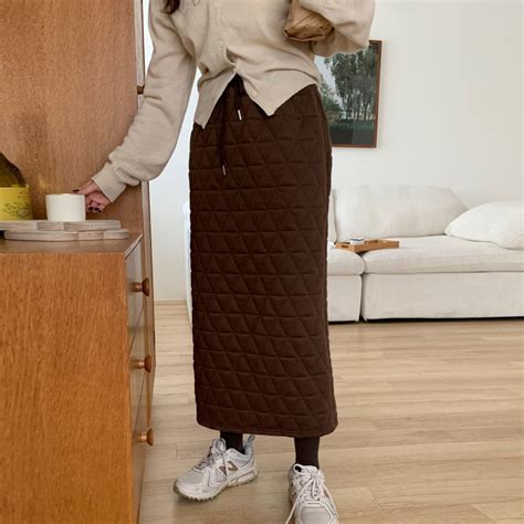 겨울 퀼팅 누빔 H라인 뒷트임 롱 기모 밴딩 방한 패딩 스커트
