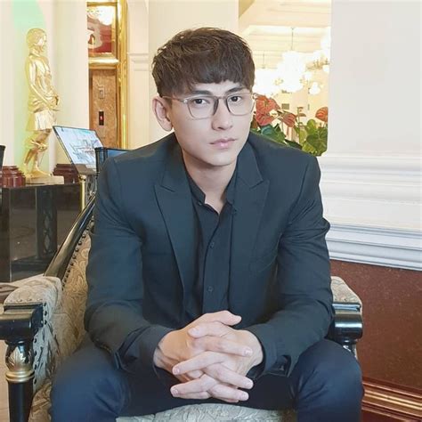 Isaac khiến fan thích thú với tóc ngắn ngầu nhất từ trước tới nay