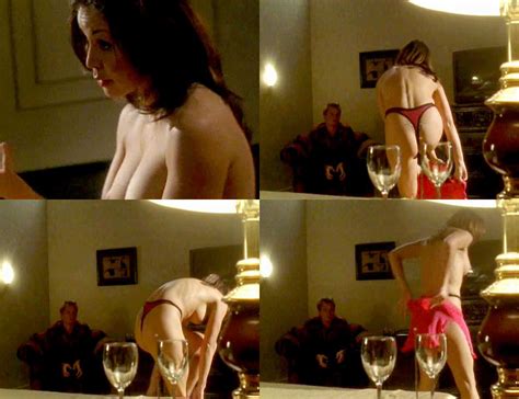 Голая цветок Эдвардс в Voyeur Confessions