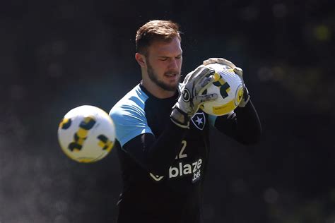 Botafogo Enfrenta O Santos Atrás Do G8 Com Casa Cheia E Lucas Perri No
