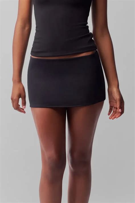 Black Solid Low Rise Mini Skirt Newme