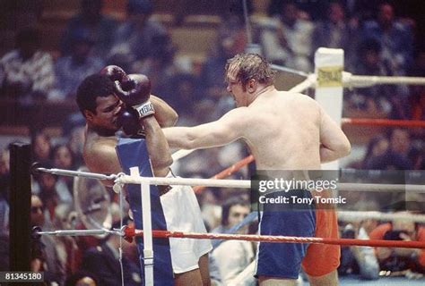 80 Muhammad Ali Vs Chuck Wepner March 24 1975 Photos And High Res