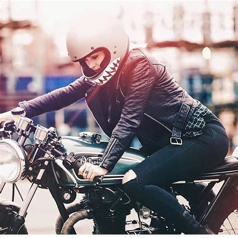 Francesca Louise ⭐️ Cesca On Instagram 💜 Inspo” Chicks On Bikes Cafe Racer Girl Motorcycle