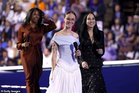 Ella Emhoff Enciende Internet Con Su Aparición Mientras Insta A Estados Unidos A Votar Por Su