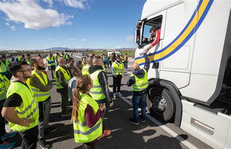 Cortes De Carreteras En El Primer Día De Paro Indefinido Convocados Por