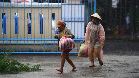 တိုင်ဖွန်းနိုရူကြောင့် ဗီယက်နမ်ပြည်သူတွေကို ရေကြီးမြေပြိုမှုများ အန္တရာယ်သတိပေး Myanmarload