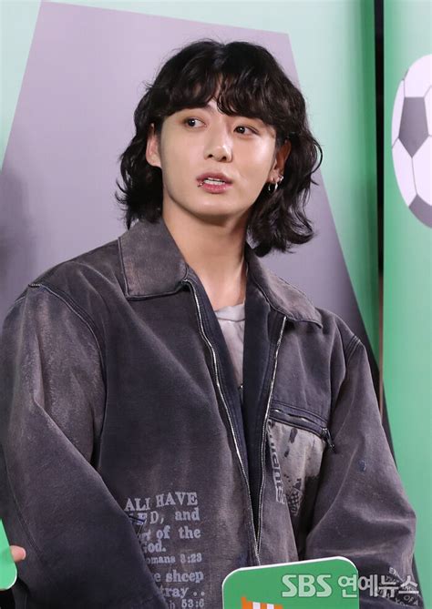 방탄소년단 정국 군대 멋지게 갔다 오겠다…라방 중 군가 열창
