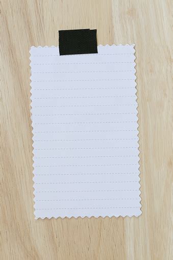 백서 빈 또는 갈색 나무 바닥에 메모 용지 복사 공간에 메시지 텍스트를 입력할 수 있습니다 0명에 대한 스톡 사진 및 기타 이미지 Istock