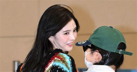 [사진]한소희 지인과 함께 귀국