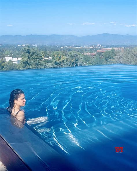 Actress Mannara Chopra Set The Internet On Fire With Her Sizzling Hot