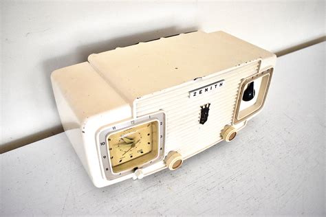 Vanilla Ivory Mid Century 1955 Zenith Model Z 515w Vacuum Tube Am Cloc