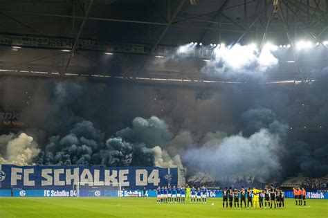 Pyrotechnik Geldstrafen für Schalke und Rostock liga online de