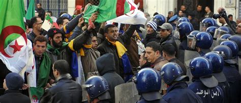 الجزائر على صفيح ساخن احتجاجات وتظاهرات رفضًا للعهدة الخامسة