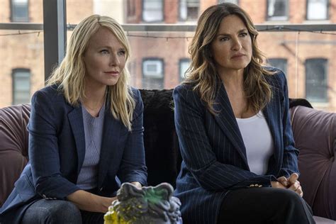 Svu Kelli Giddish Makes Final Appearance As Detective Amanda Rollins