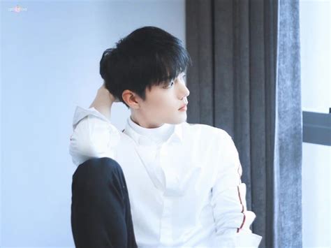 Xiao Zhan Daytoys Red Sea On Twitter Hot Male Models Red Sea Cover