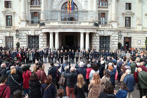 La corporación municipal de Valencia en pleno se suma al minuto de