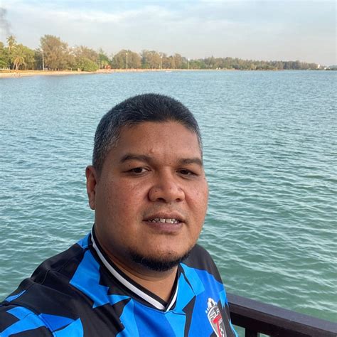 Mohd Hafizad Hashim Assistant Manager Commerce Dot Com Sdn Bhd