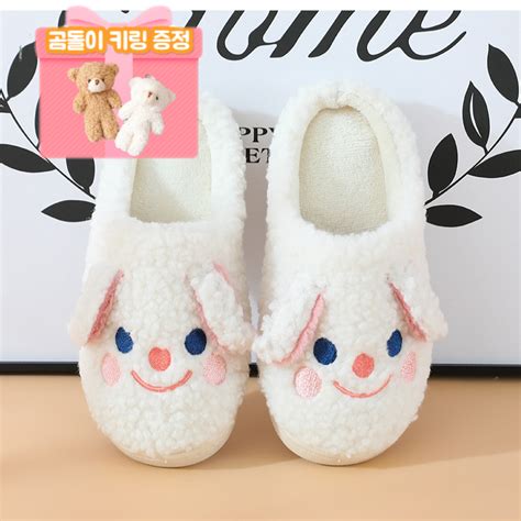 [🔥곰돌이 키링증정 1 1추가할인] 귀여운 토끼 스마일 겨울 털 뽀글이 슬리퍼 실내화 에이블리