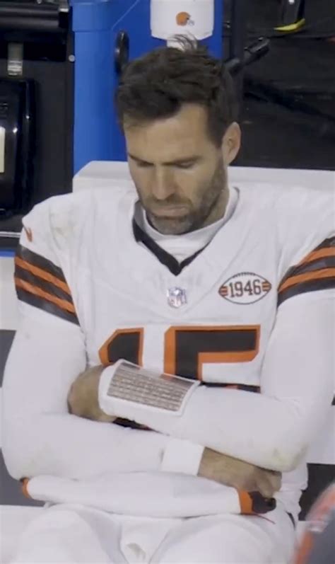 Eagle Eyed Nfl Fans Spot Tired Joe Flacco Taking Quick Nap On