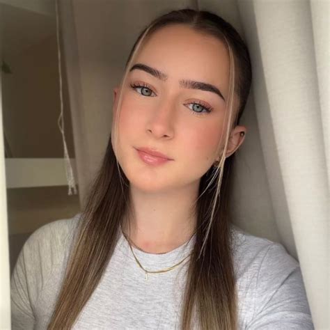ʍεʆαηίε Melanie Sce • Threads Say More