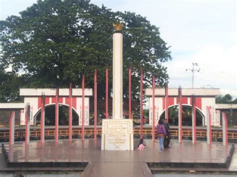 Wisata Sejarah Tugu Pahlawan